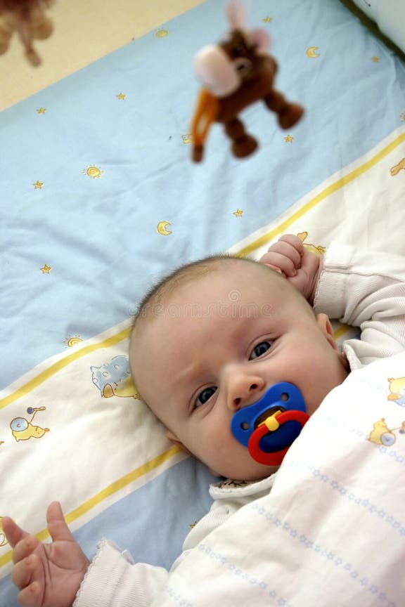 Litet barn fotografering för bildbyråer. Bild av pojke - 4104801