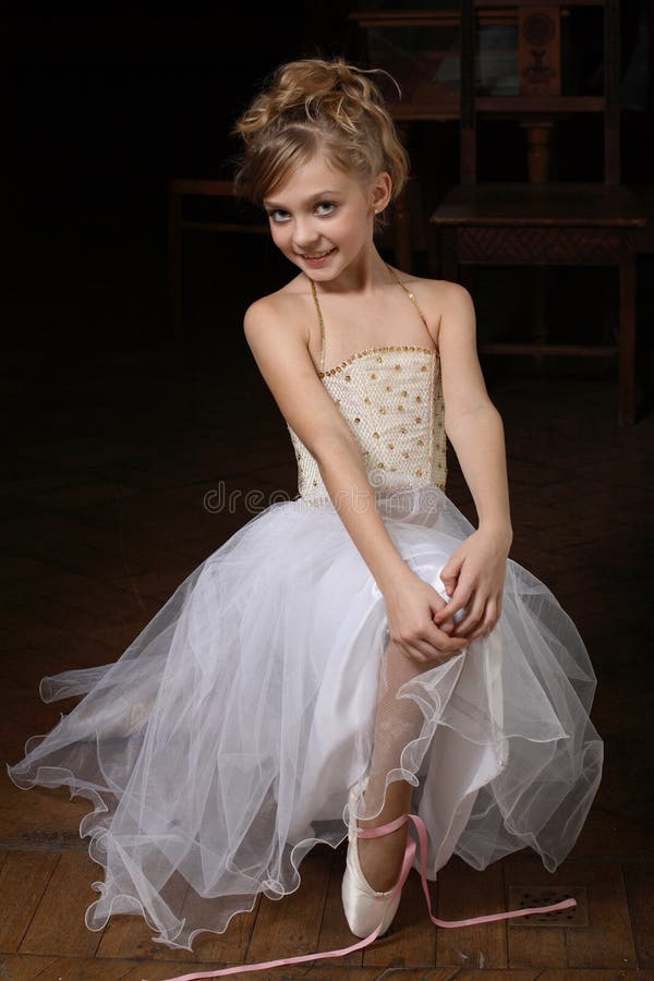 Little ballet dancer stock photo. Image of body, ankle - 3262032