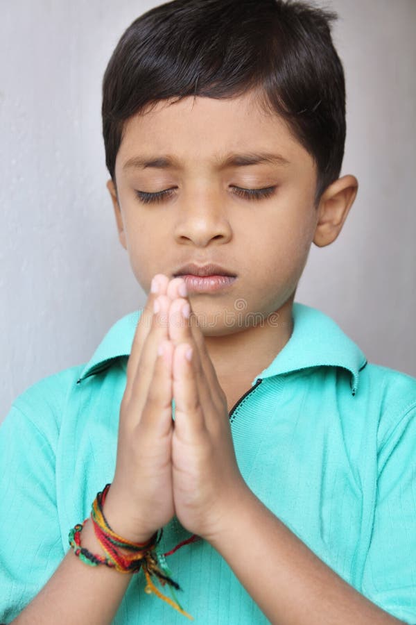 Little Boy-Beten stockfoto. Bild von nett, hand, glaube - 24572290