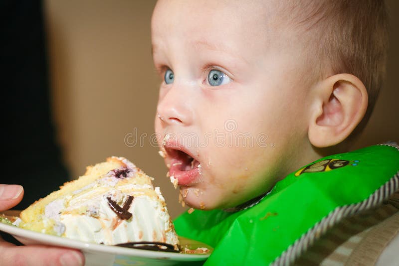 Little Boy Eats Birthday Cake Stock Photo - Image of nose, birthday ...
