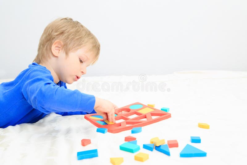 Little boy learning shapes stock photo. Image of kindergarten - 39096114