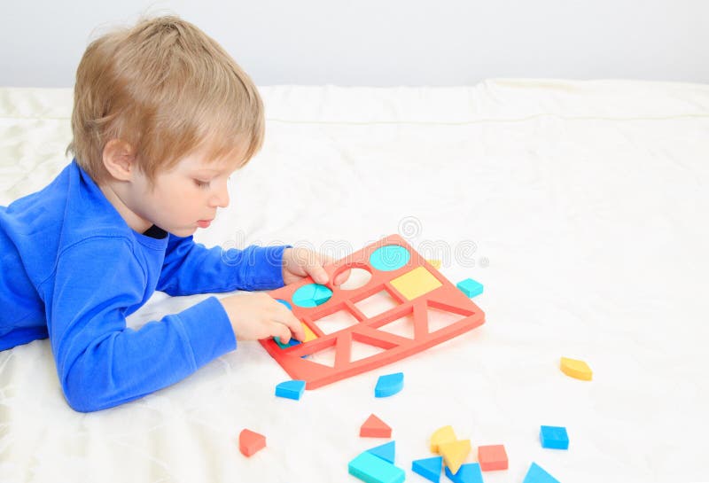 Little boy learning shapes stock image. Image of interested - 39096127