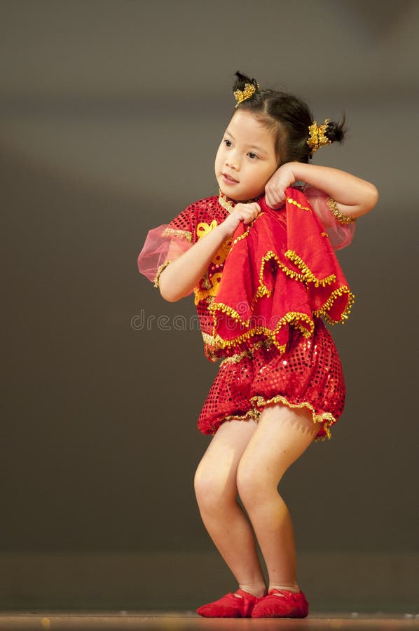 Little chinese dancer editorial photo. Image of child - 23114576