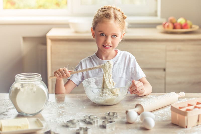 Little girl baking stock image. Image of cook, look, flour - 77180959