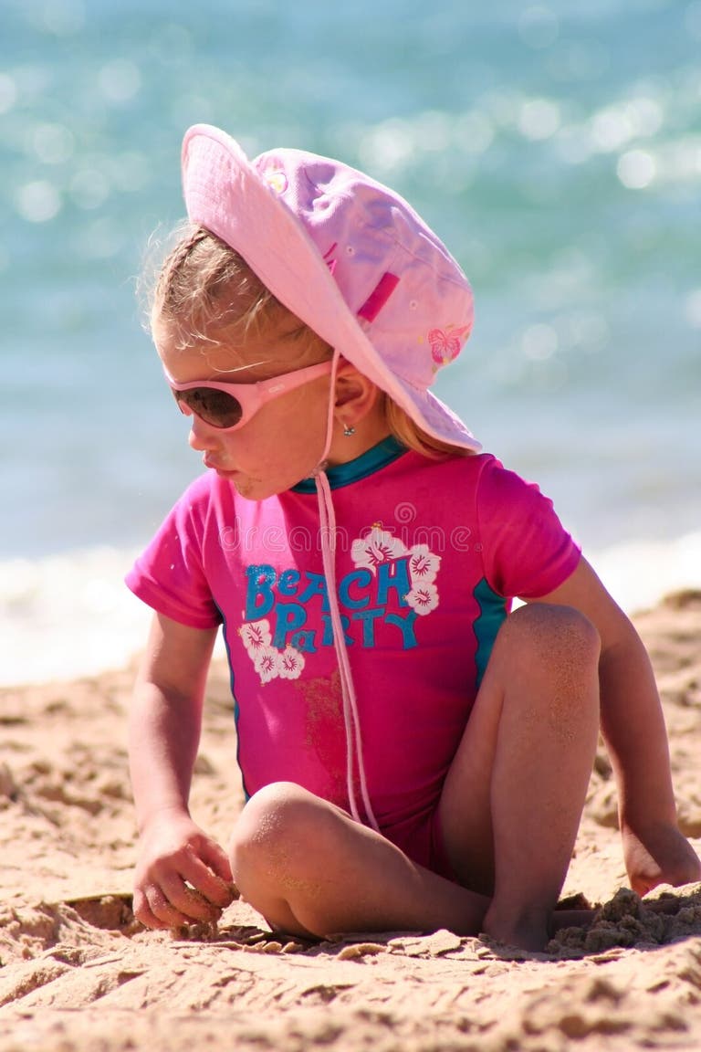 4,417 Dig Gucks Girl Stock Photos - Free & Royalty-Free Stock Photos ...