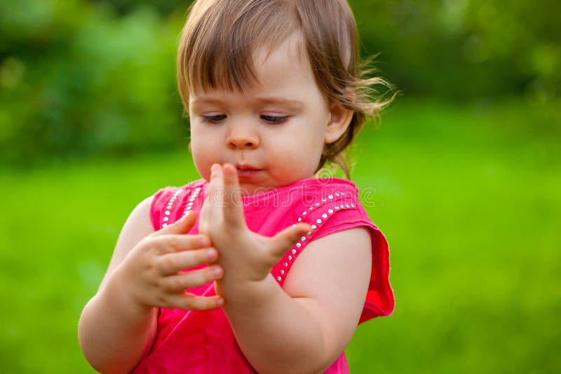 Little Girl Counting Her Fingers Stock Image - Image of garden ...