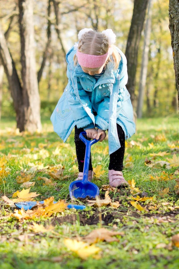 Little Girl Digging in the Park Stock Photo - Image of happy, activity ...