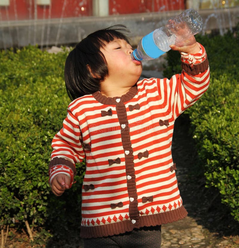 51+ Drinking girl little water Free Stock Photos - StockFreeImages