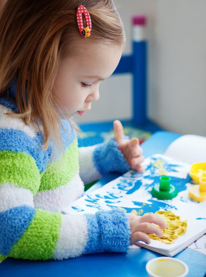 540+ Little girl painting Free Stock Photos - StockFreeImages