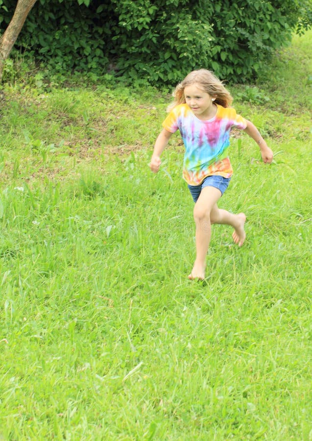 Little Girl Running Barefoot Stock Photo - Image of grass, cute: 31487254