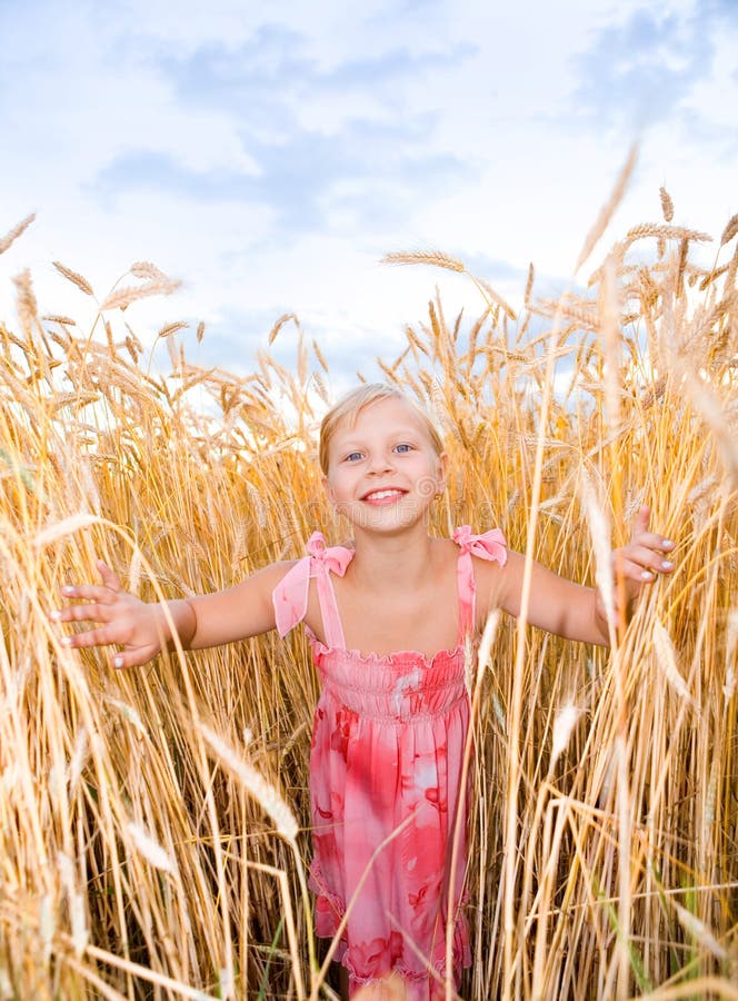 71+ Little girl wheat field Free Stock Photos - StockFreeImages
