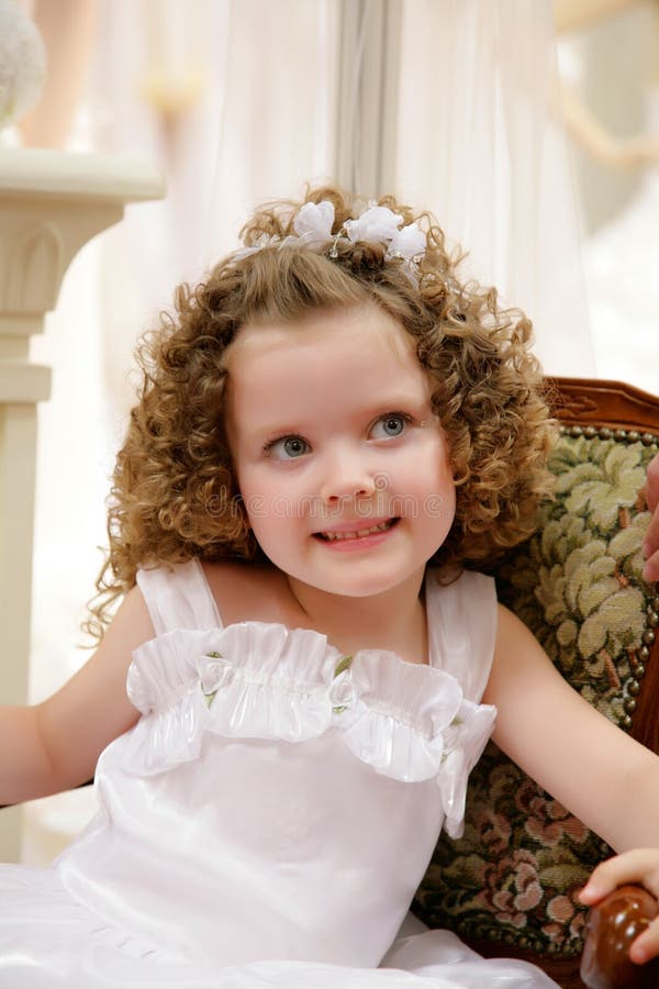 5+ Little pretty girl white girls gown Free Stock Photos - StockFreeImages