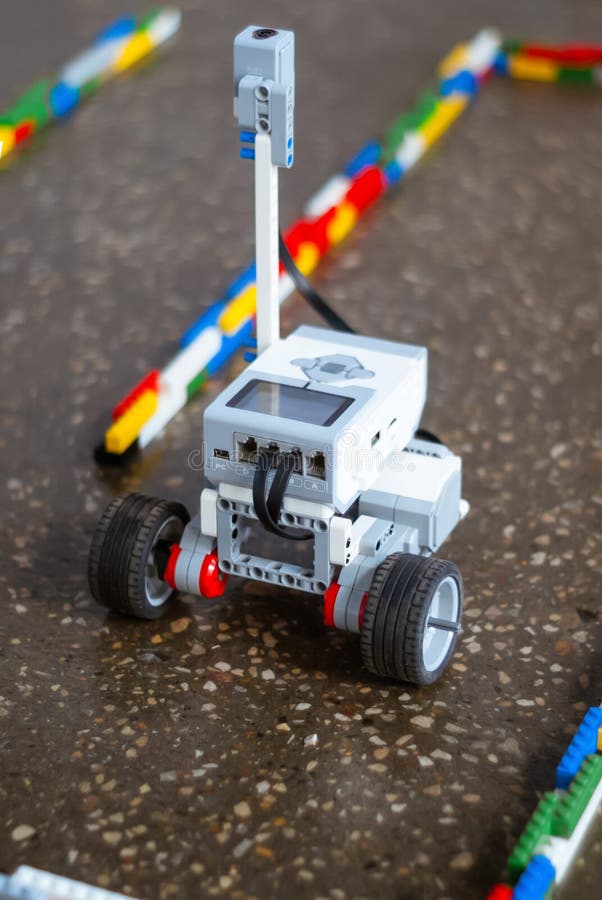 Little robot in the maze stock image. Image of moves - 139865819