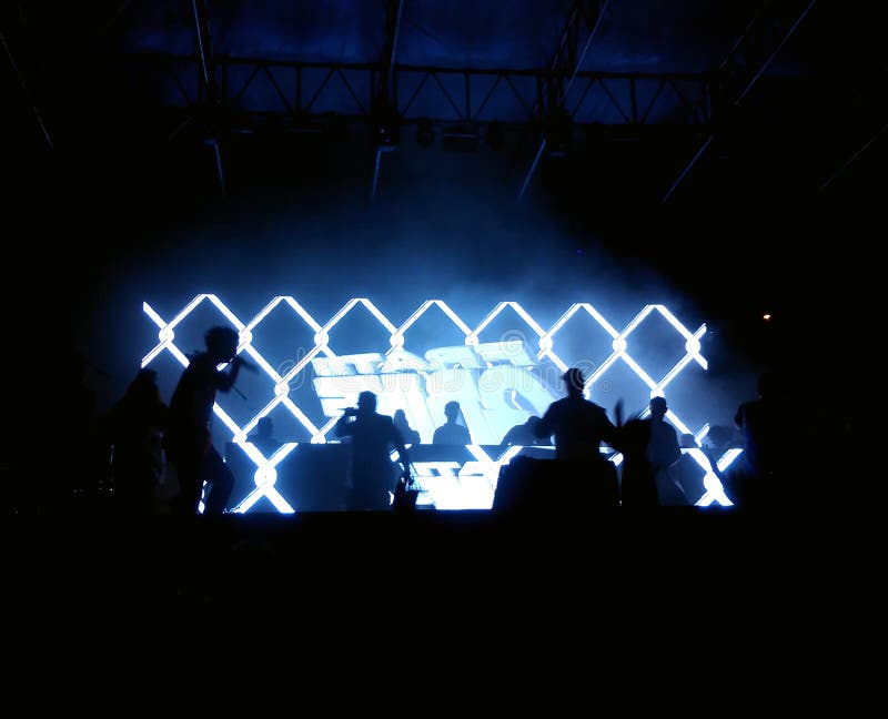 Live concert on the beach editorial stock image. Image of local - 140453999