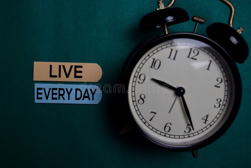 Live Every Day Write on a Sticky Note Isolated on Office Desk Stock ...