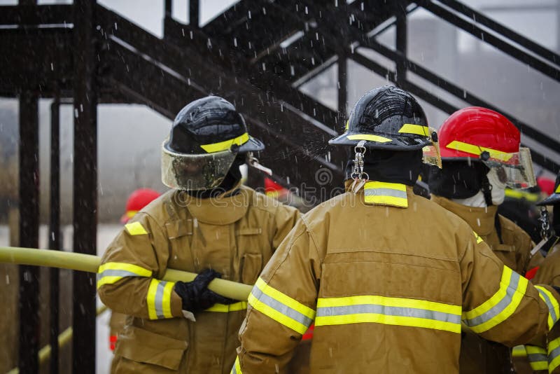 Progetto Di Addestramento Con Fuoco Reale Presso La Scuola Antincendio ...