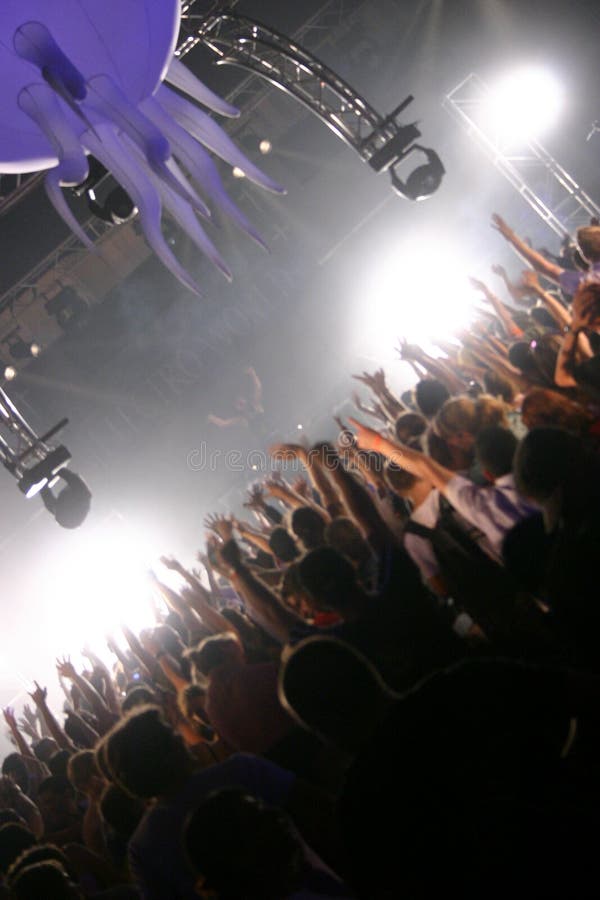 Live-Musik und Leute stockfoto. Bild von gebläse, konzert - 1908750