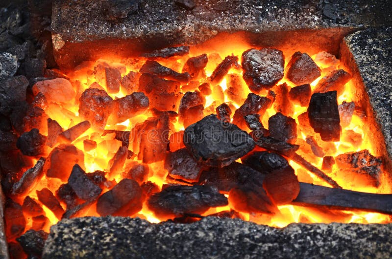 Glühende Kohlen stockfoto. Bild von lagerfeuer, dunkel - 4568426