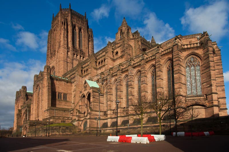Liverpool Catherdral E Casa Do St James Foto de Stock - Imagem de ...