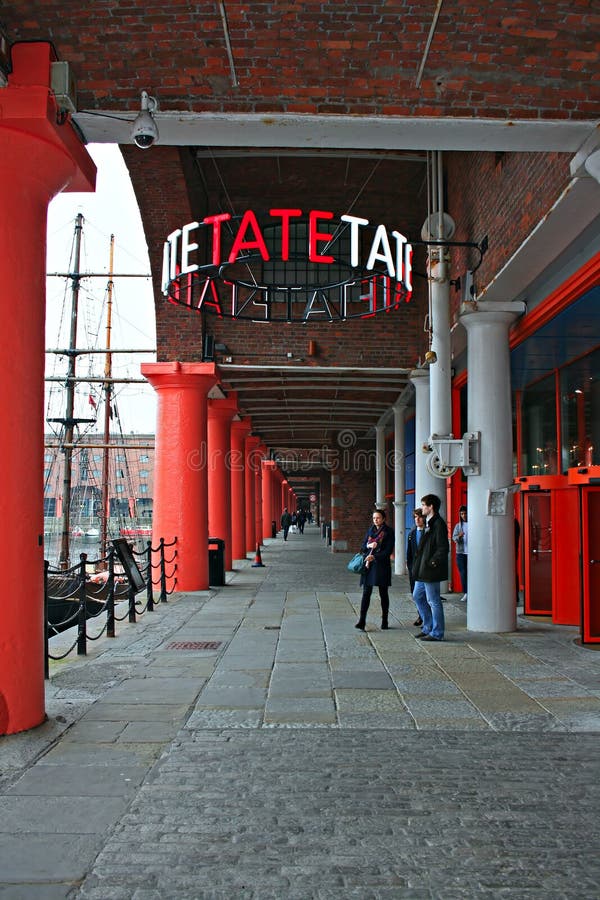 LIVERPOOL 18TH MARCH 2015. Tate Art Gallery at the Albert Dock Complex ...