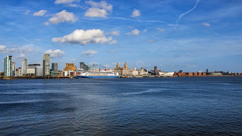 Liverpool WaterFront on the River Mersey Stock Photo - Image of ...
