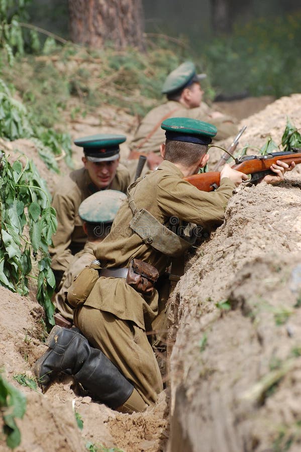 Living history.WWII editorial photography. Image of cannon - 84796967