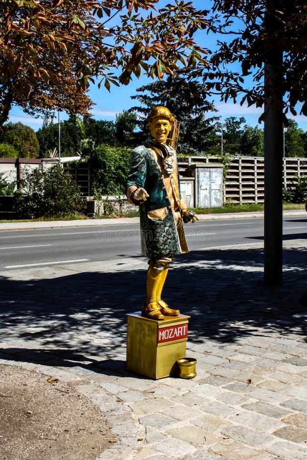 Living Statue - Gold Person Posing in Vienna Editorial Stock Photo ...