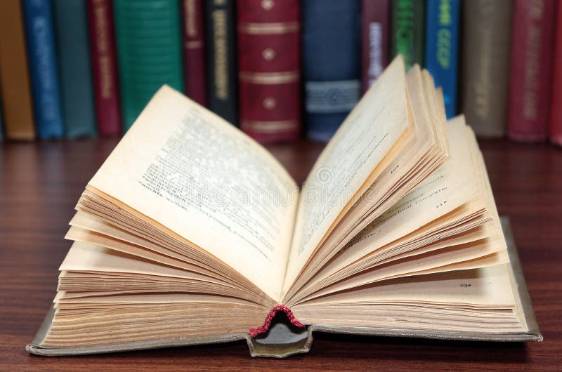 Livre Ouvert Photographie stock libre de droits - Image: 8183937