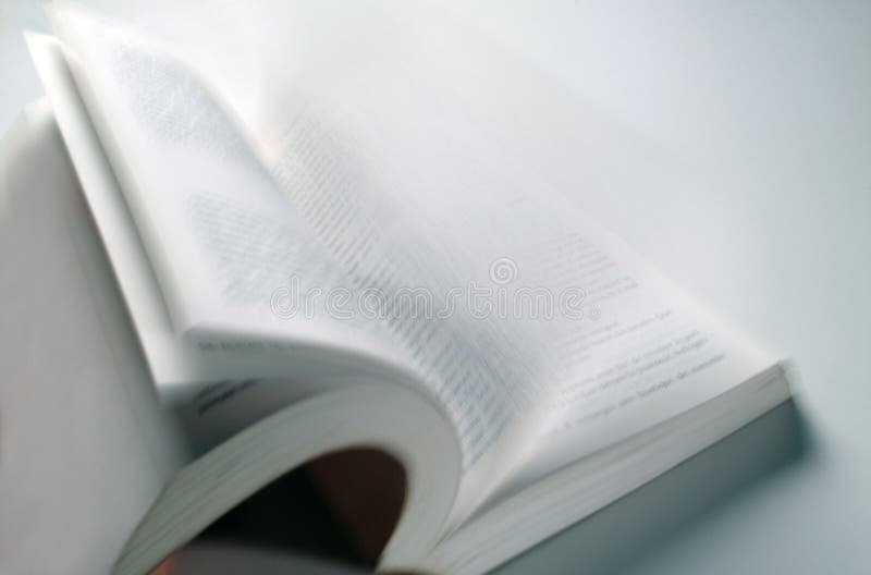 Livro aberto foto de stock. Imagem de leitura, inteligência - 346708