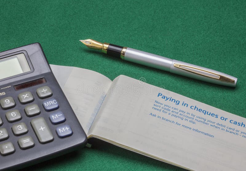 Livro e pena de cheque foto de stock. Imagem de nota - 49582002