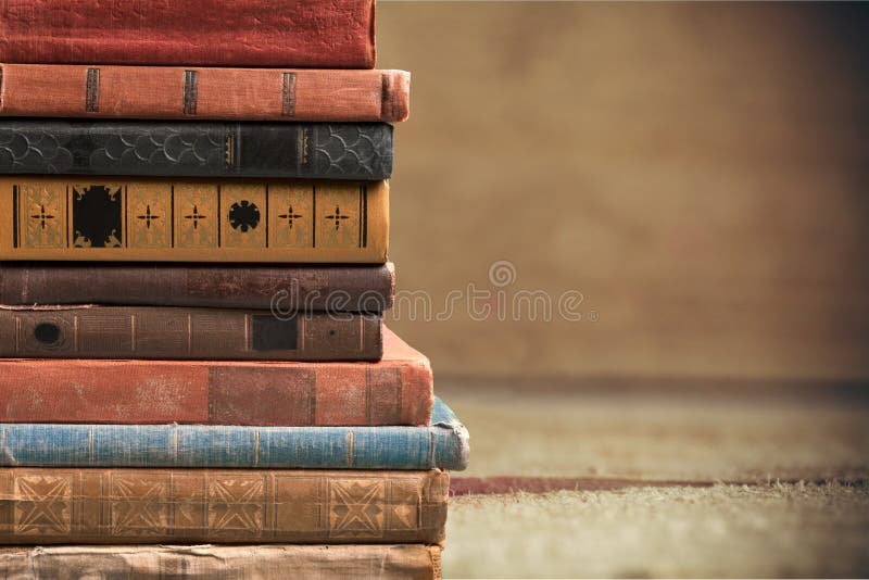 Livros velhos empilhados foto de stock. Imagem de escrita - 59849732 Livros velhos empilhados foto de stock. Imagem de escrita - 59849732