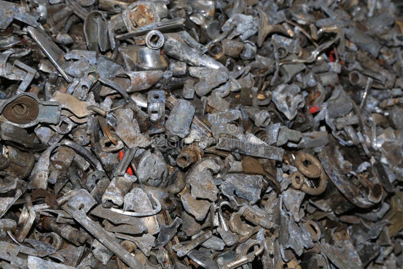 Lixo Do Metal Para a Sucata Foto de Stock - Imagem de porcaria, motor ...