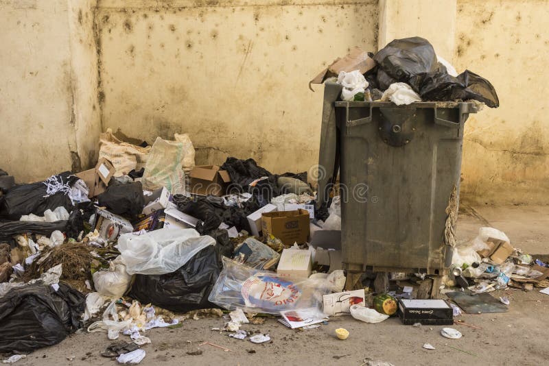 Arte da rua do lixo foto de stock editorial. Imagem de ruas - 108103953