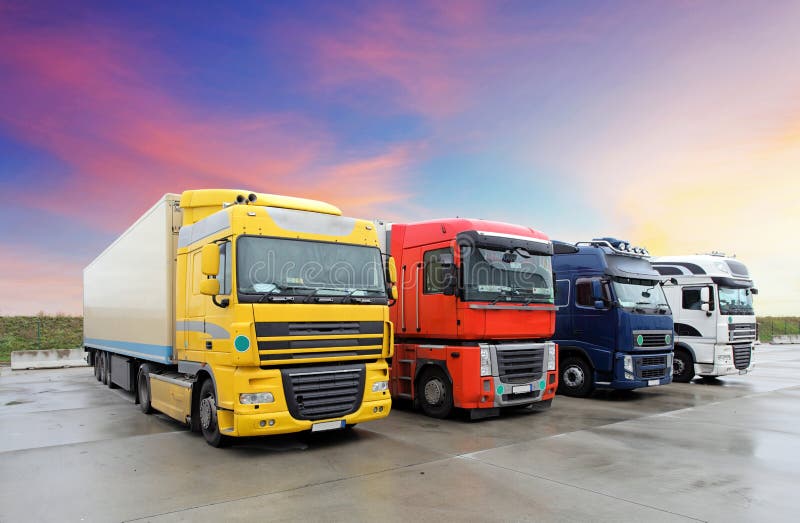 LKW, Transport stockfoto. Bild von ladung, vier, gruppe - 51452506