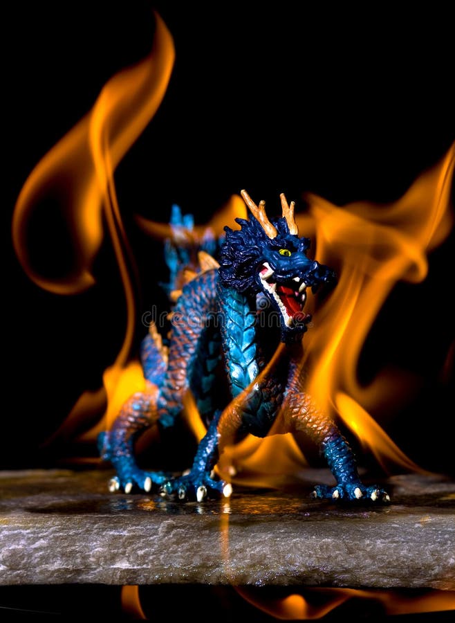 Llama del dragón foto de archivo. Imagen de peligro, juguete - 3758196