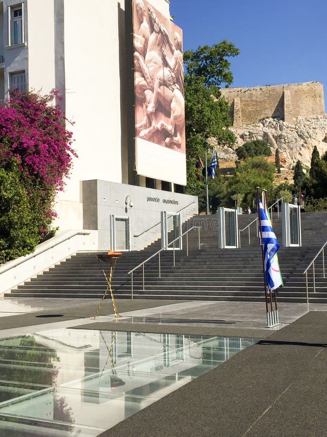 Llama Olímpica En El Museo De La Acrópolis Fotografía editorial - Imagen de enero, olimpiadas ...
