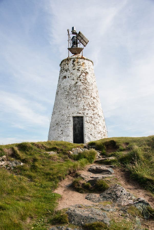 Llanddwyn-Leuchtturm, Anglesey, Nord-Wales Stockbild - Bild von felsen ...