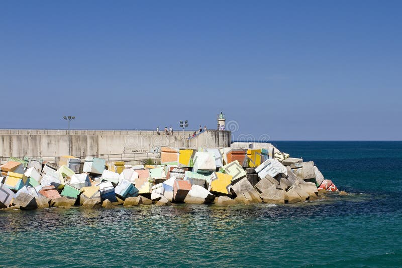 Llanes, Espanha fotografia editorial. Imagem de porta - 33804292