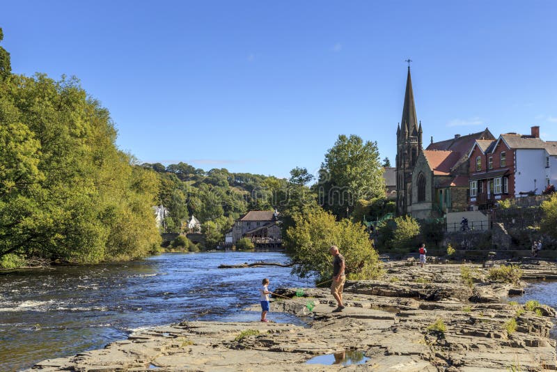 Llangollen and the River Dee Editorial Image - Image of town, people ...