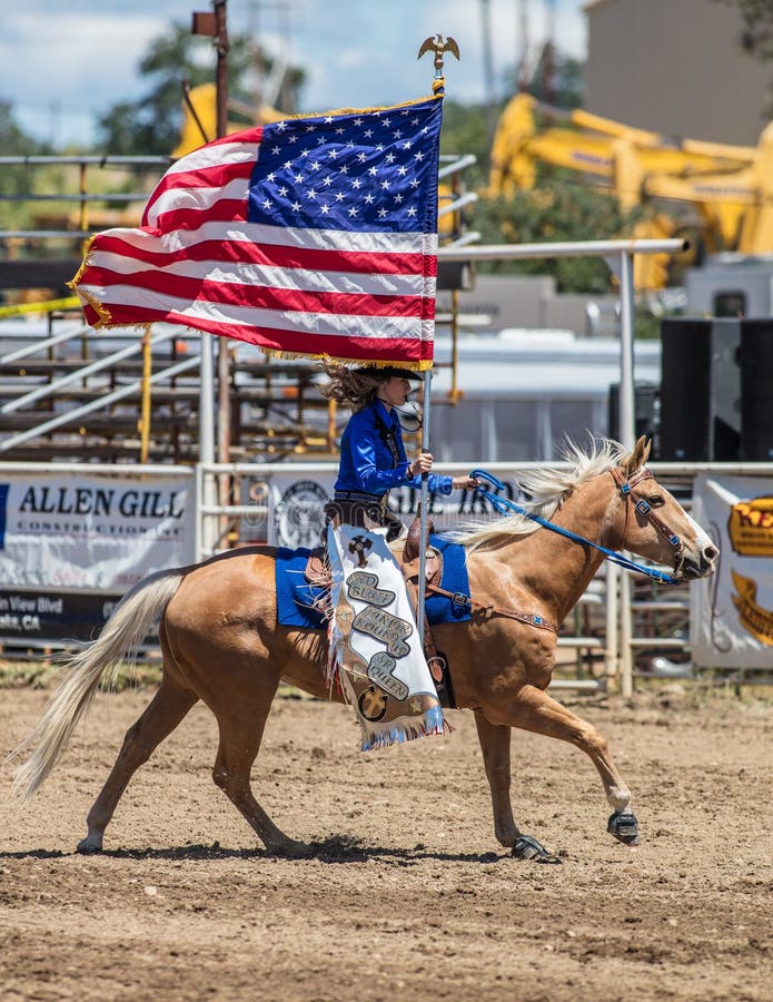Llevar los colores imagen editorial. Imagen de menor - 93076570