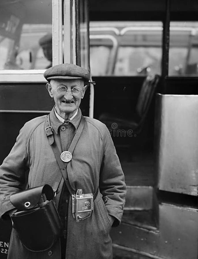 Llithfaen Bus Conductor Picture. Image: 222315853