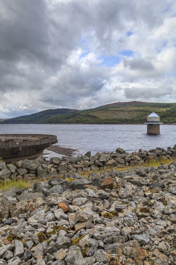 Llyn Celyn-Reservoir redaktionelles stockfotografie. Bild von wolke ...