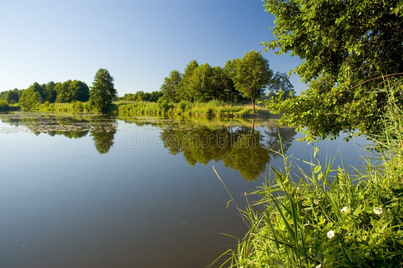 Lo stagno immagine stock. Immagine di calma, sera, nave - 11965911