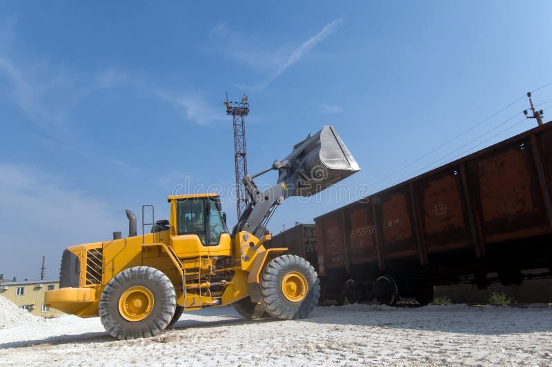 Loader Loads the Wagon Train Stock Photo - Image of power, mover: 16964356