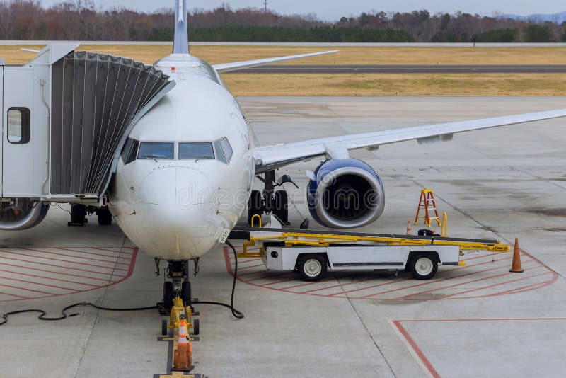 423 Loading Containers Plane Stock Photos - Free & Royalty-Free Stock ...