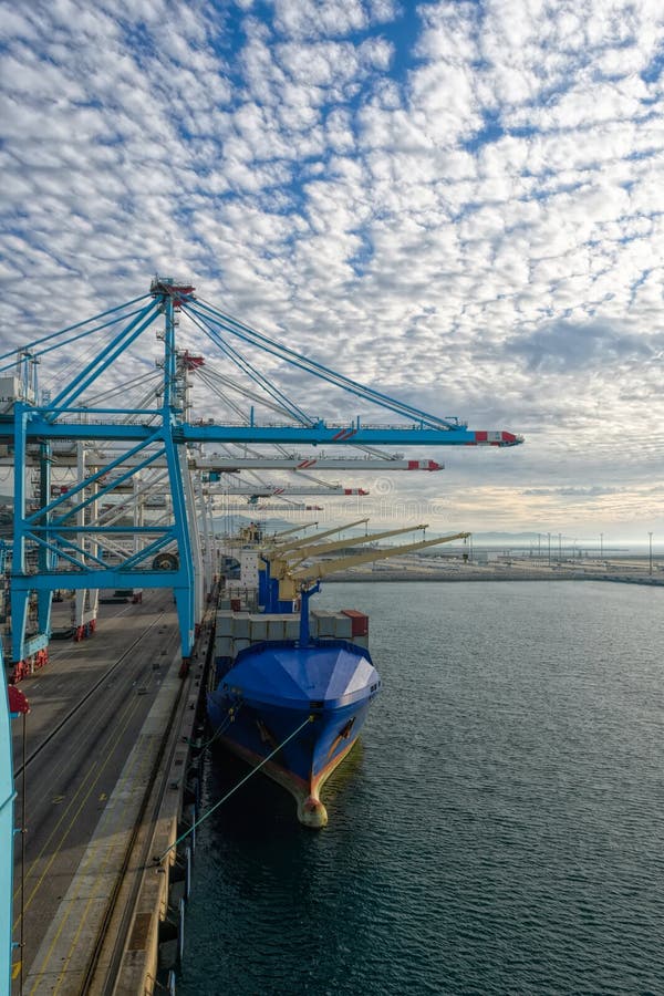 Loading container ship stock image. Image of water, gantry - 33989731