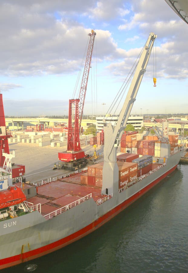 Loading Container Ship Port of Palm Beach, Fflorida, USA Editorial ...