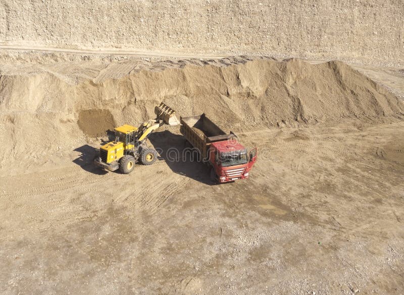 183 Front End Loader Loading Dump Truck Stock Photos - Free & Royalty ...