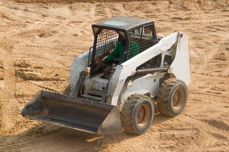 Loading and digging editorial image. Image of site, heavy - 51862050