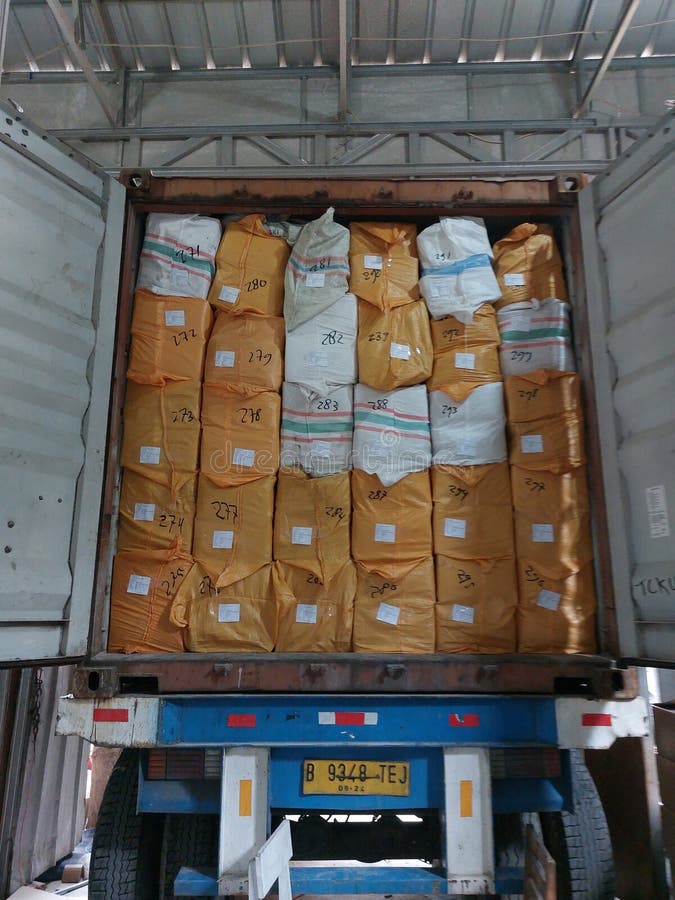 Loading Gum Resin Copal for Packing Box in Woven Bag Editorial Stock ...